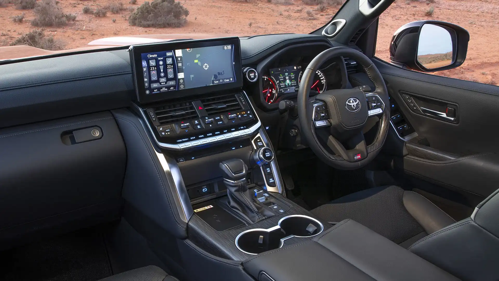 2025 Toyota LandCruiser 300: Multimedia and Safety Updates