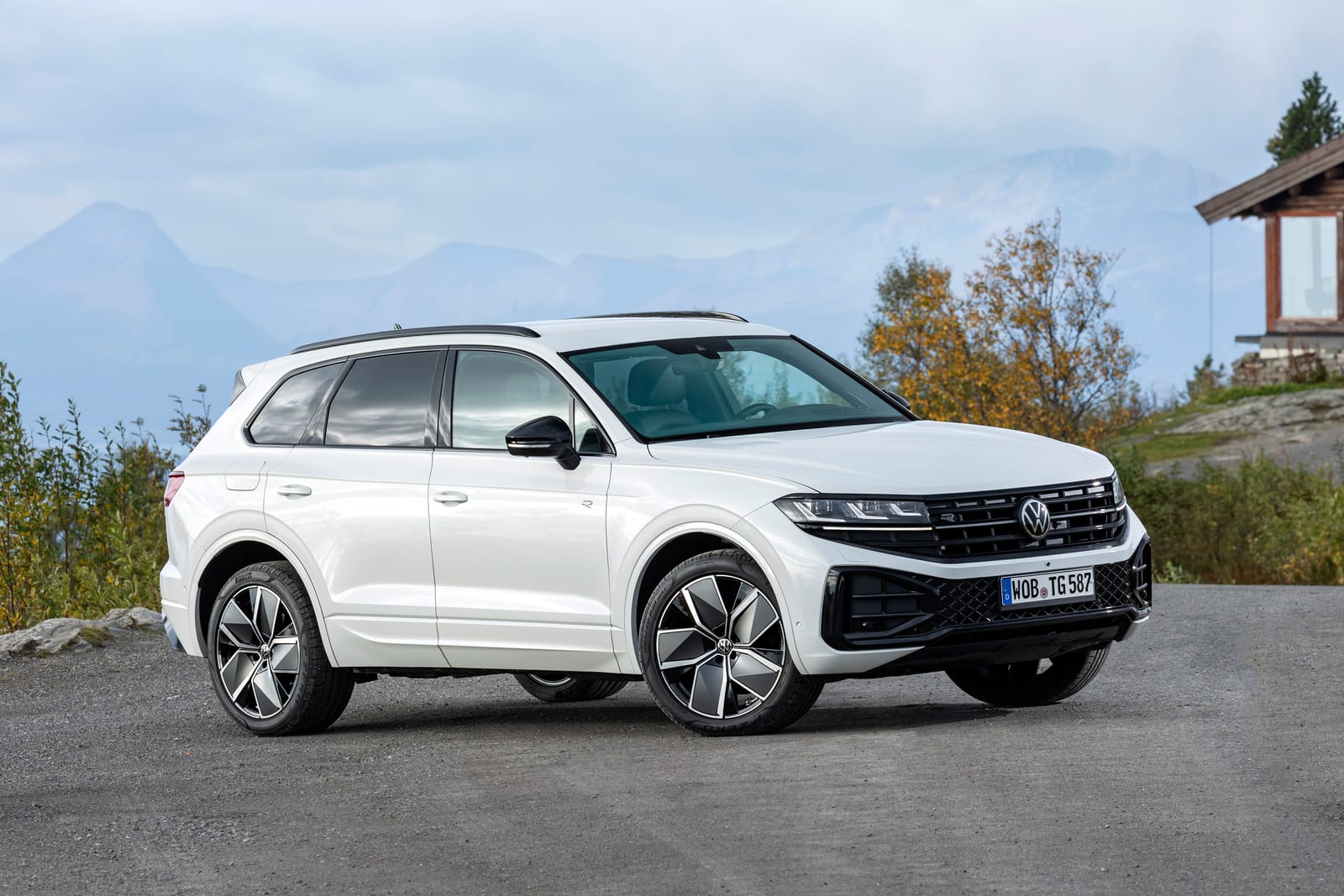 2025 Volkswagen Touareg Review: Price, Specs and Rating