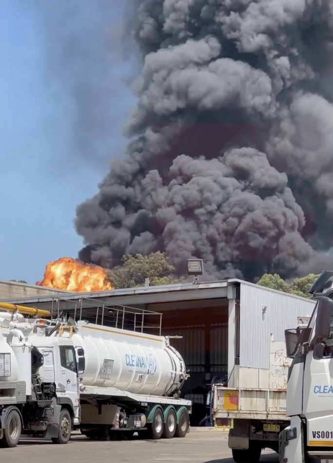 Massive Fire Erupts at Cleanaway North St Marys Depot – Explosive ...