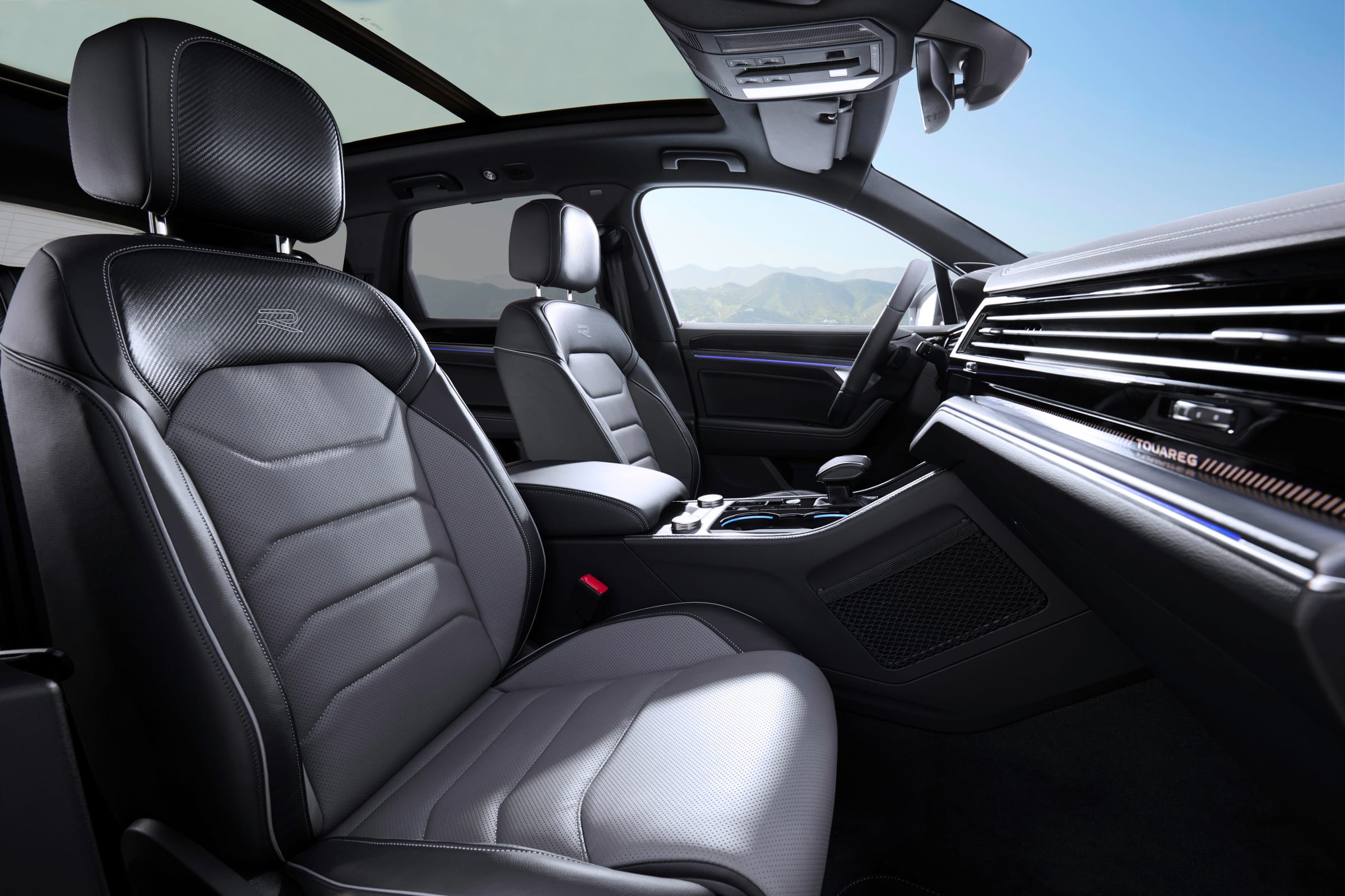 2025 Volkswagen Touareg Review: Price, Specs and Rating