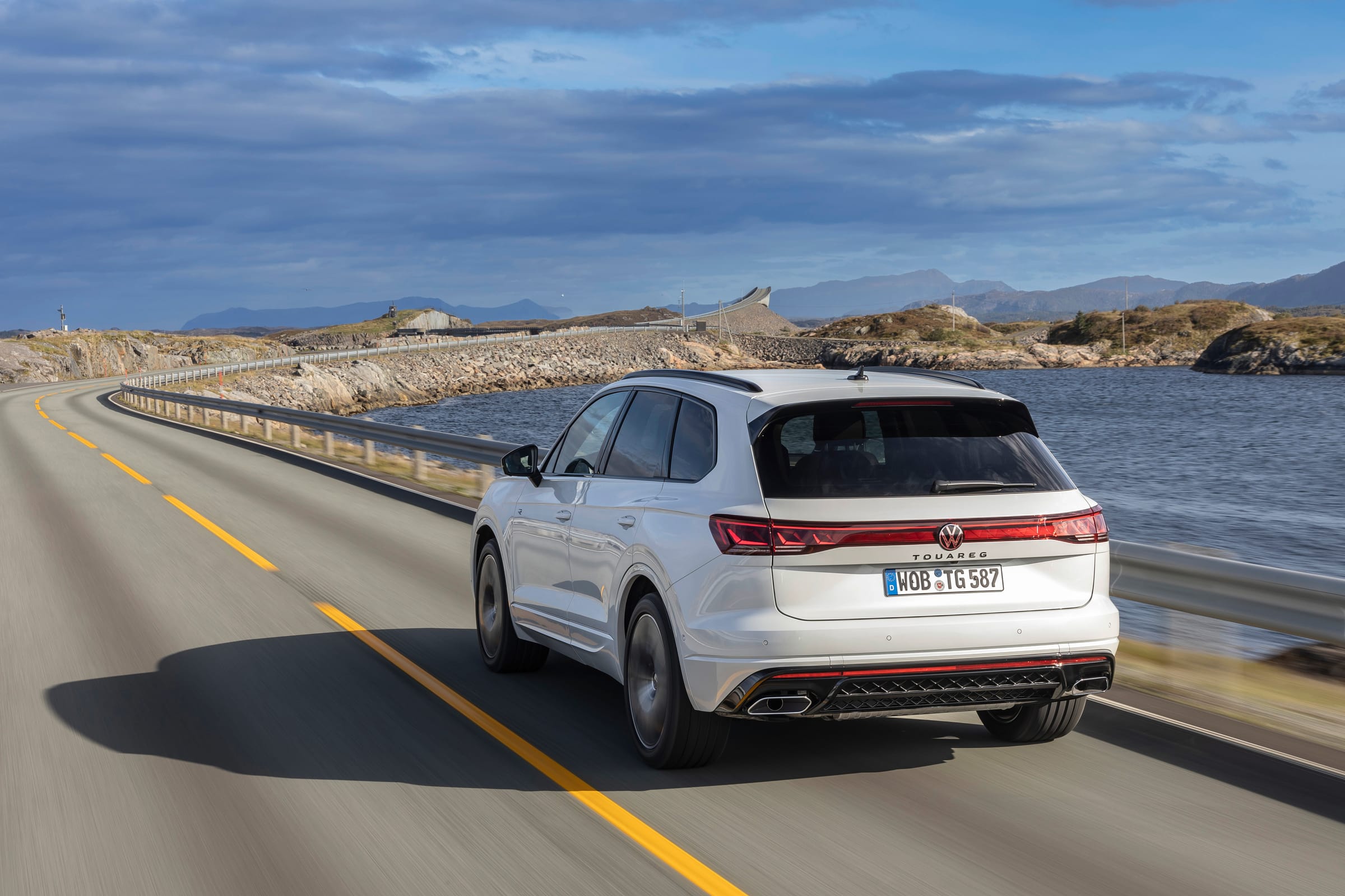 2025 Volkswagen Touareg Review: Price, Specs and Rating